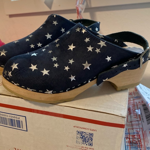 Hanna Andersson | Shoes | Hanna Anderson Suede Navy Blue With Silver Star Clogs 35 | Poshmark